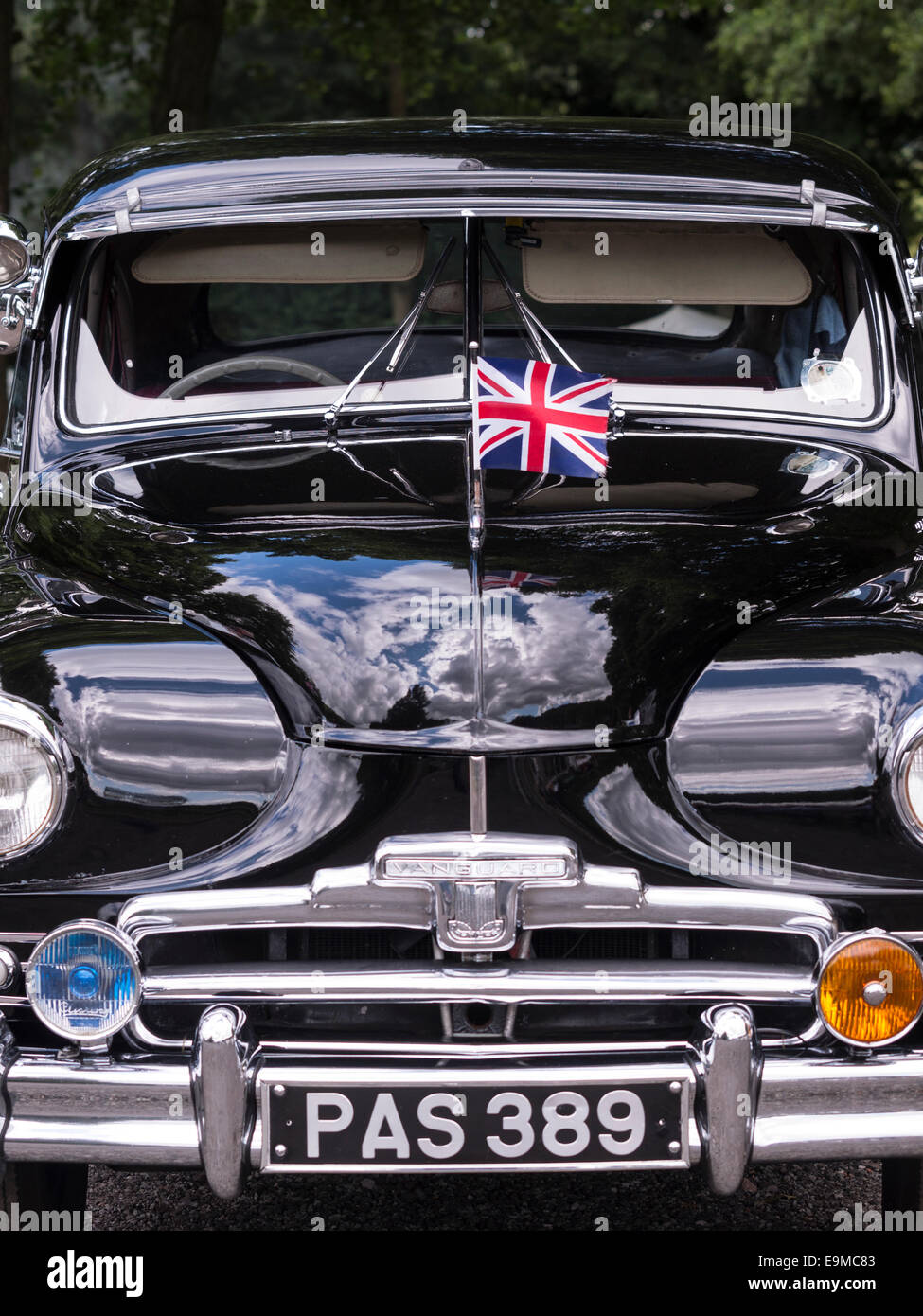 Standard vanguard saloon hi-res stock photography and images - Alamy