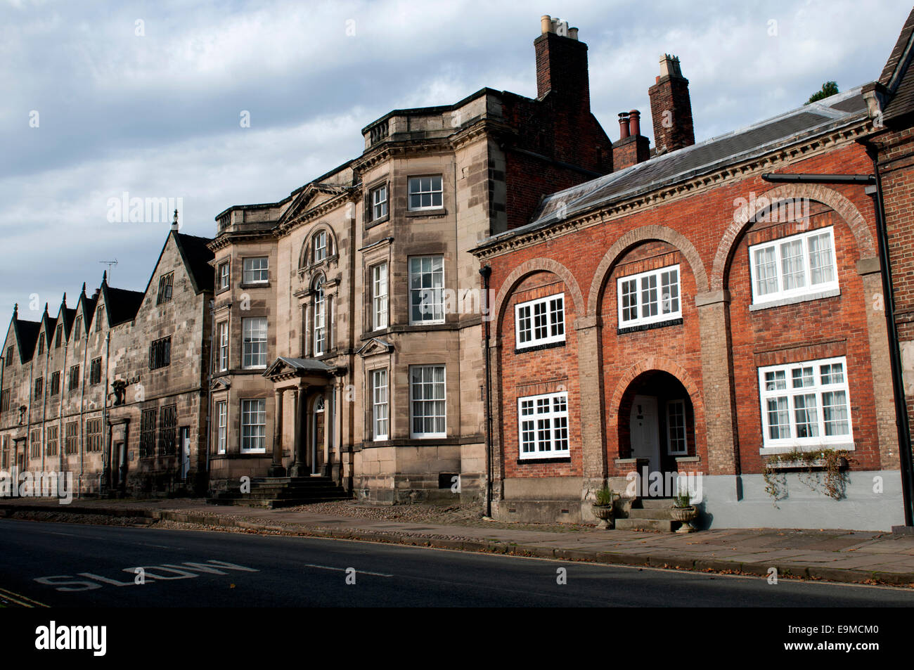 Ashbourne derbyshire buildings uk hi-res stock photography and images ...