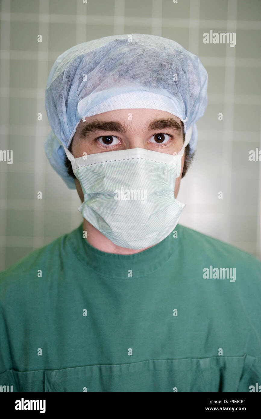 Wearing surgical mask hi-res stock photography and images - Alamy