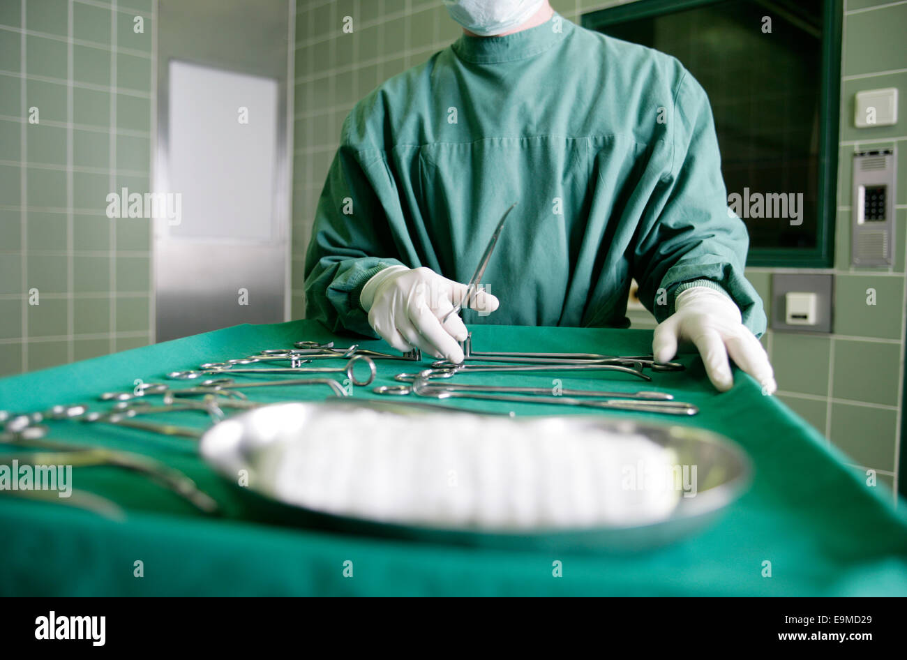 Surgeon holding surgical scissors Stock Photo - Alamy