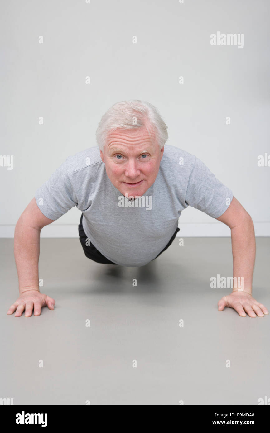 Senior man performing push-ups in a gym Stock Photo - Alamy