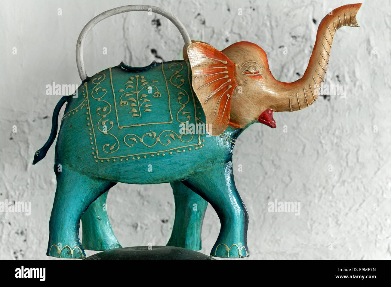 Metal elephant hi-res stock photography and images - Alamy