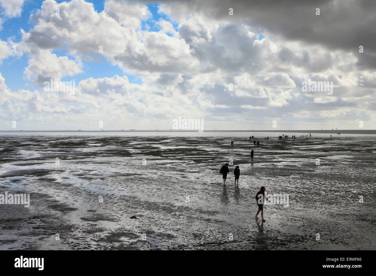 Silhouette people walking on mudflats Stock Photo - Alamy Silhouette people walking on mudflats Stock Photo - Alamy
