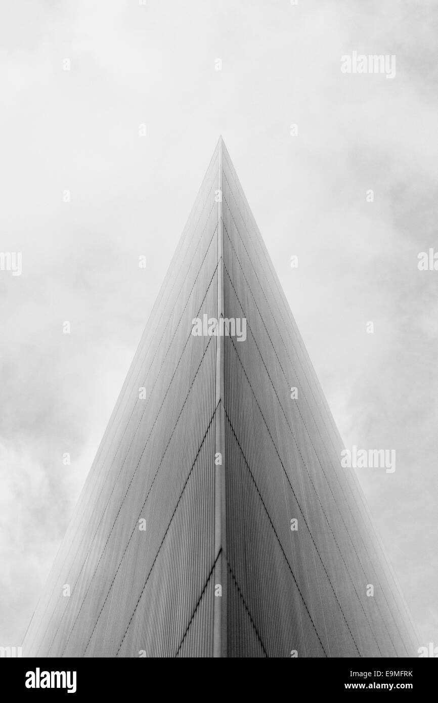 Modern glass building hi-res stock photography and images - Alamy