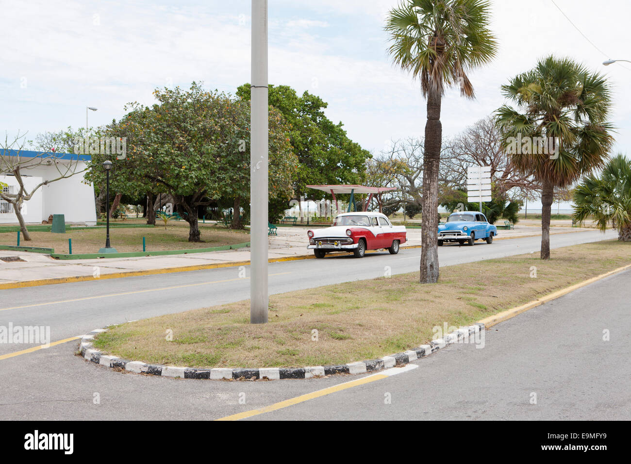 Old fashioned car moving on hi-res stock photography and images - Alamy