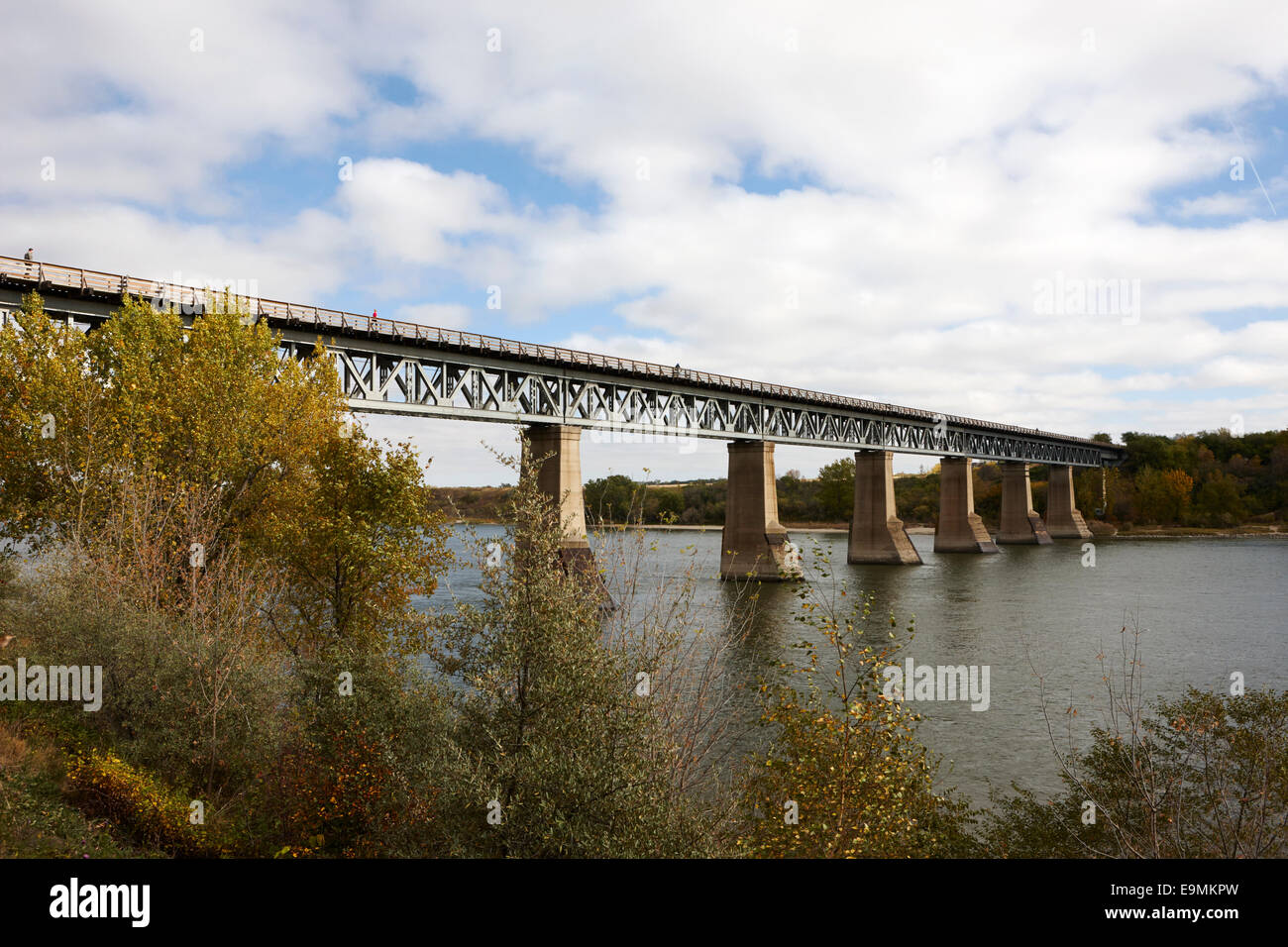 Saskatoon bridges hi-res stock photography and images - Alamy