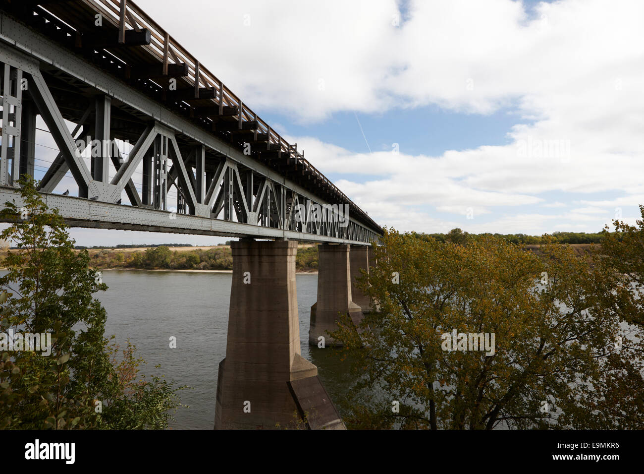 Saskatoon bridges hi-res stock photography and images - Alamy