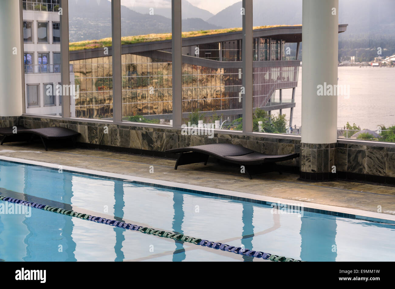 Skyscraper with swimming pool hi-res stock photography and images - Alamy