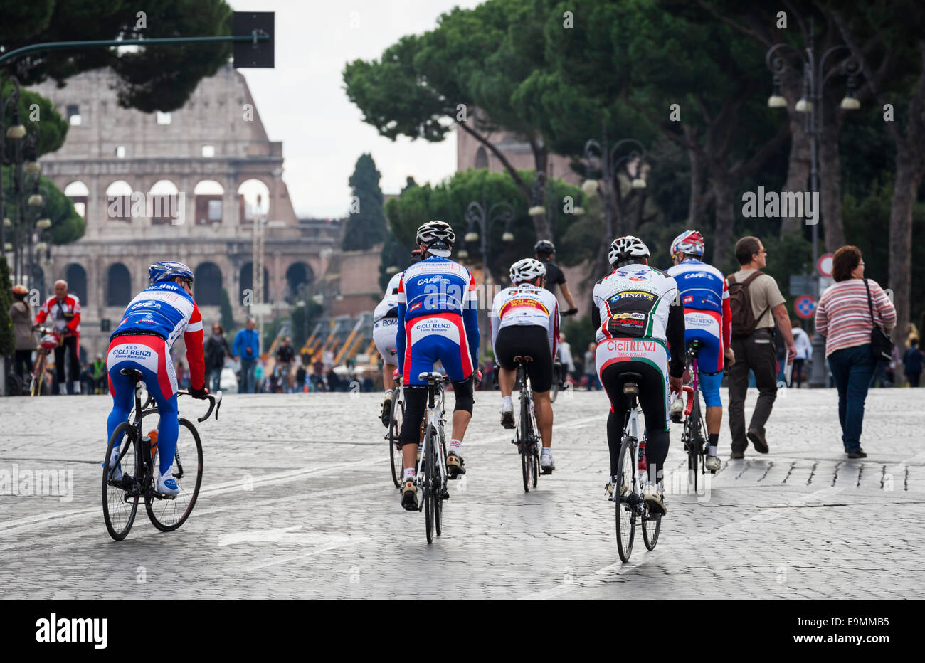 Traveling cyclist hi-res stock photography and images - Alamy