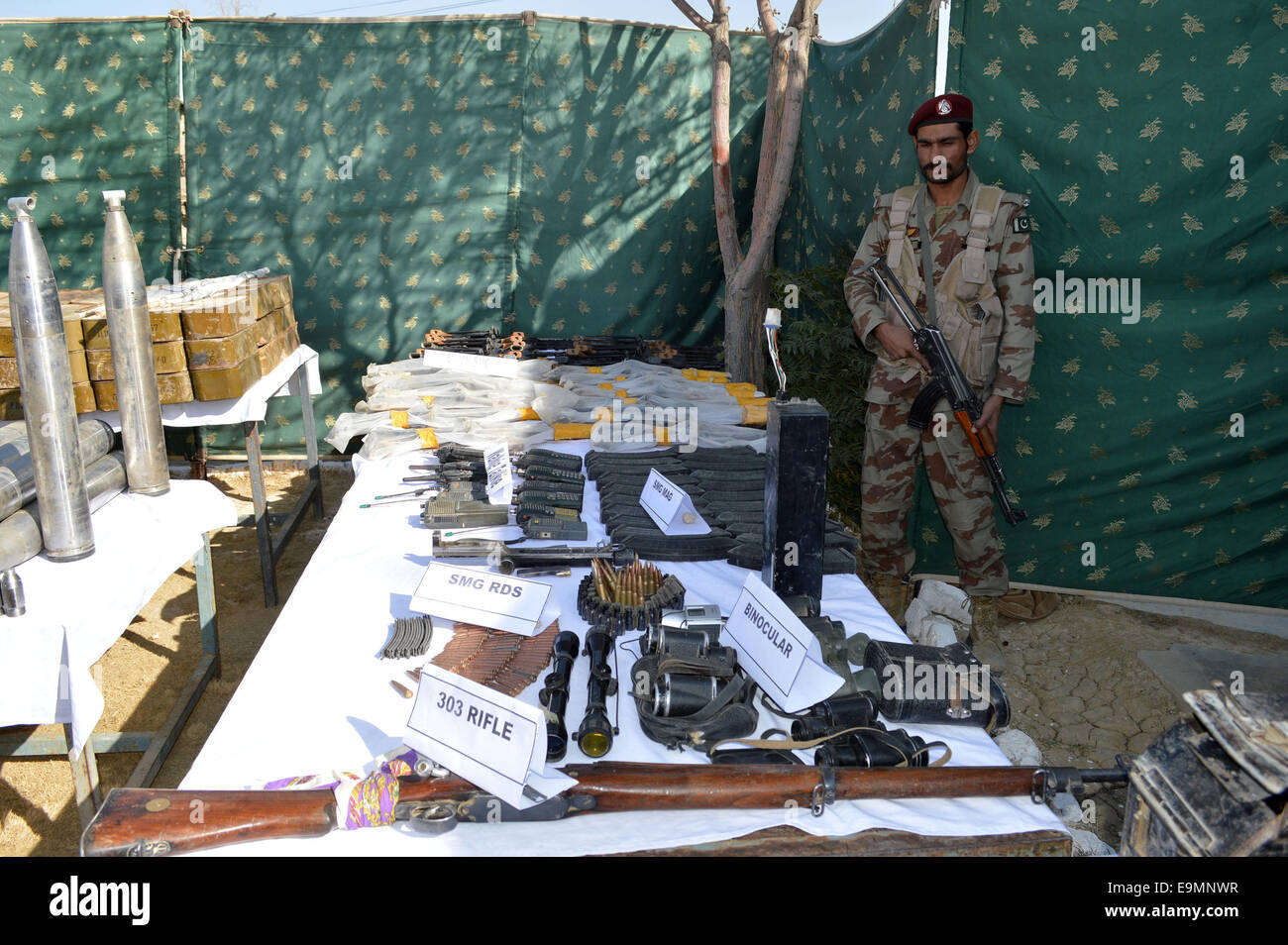 Quetta, Pakistan. 30th Oct, 2014. Pakistani paramilitary Frontier Corps ...