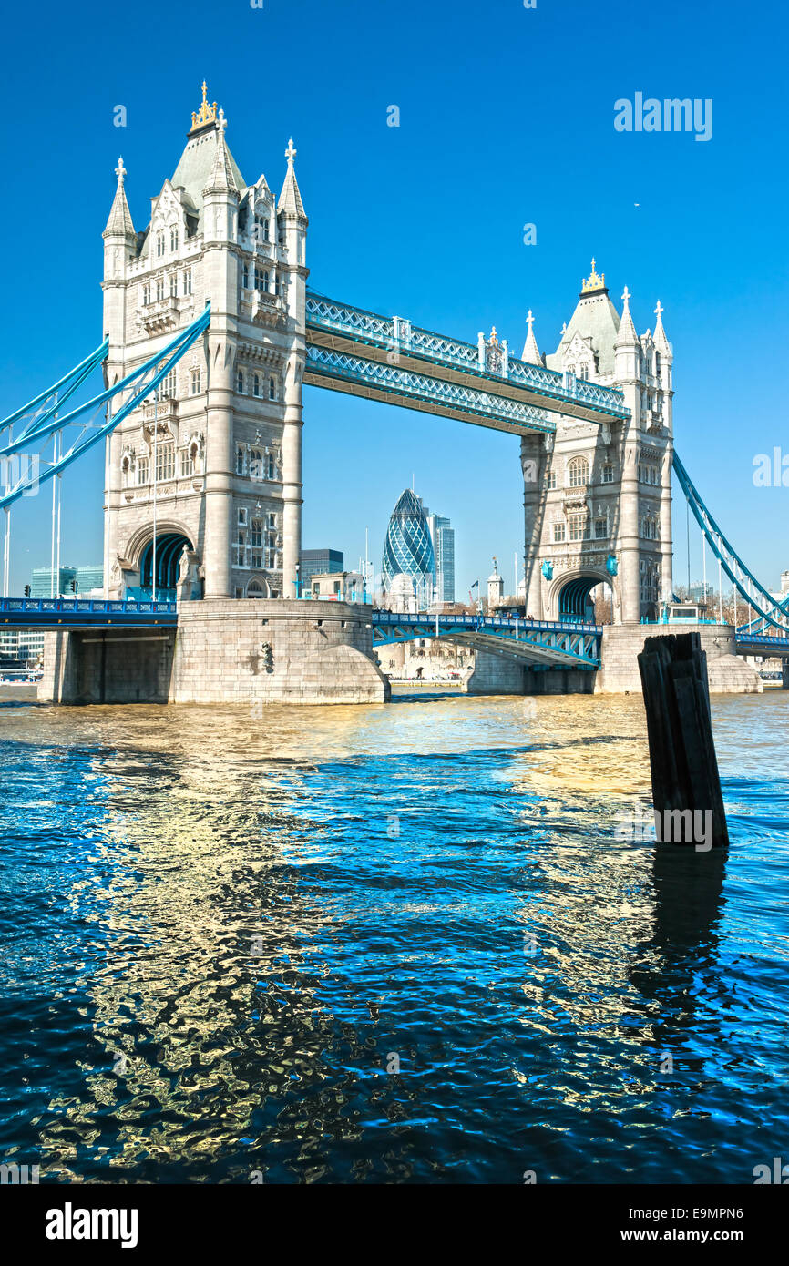 London city island bridge hi-res stock photography and images - Alamy