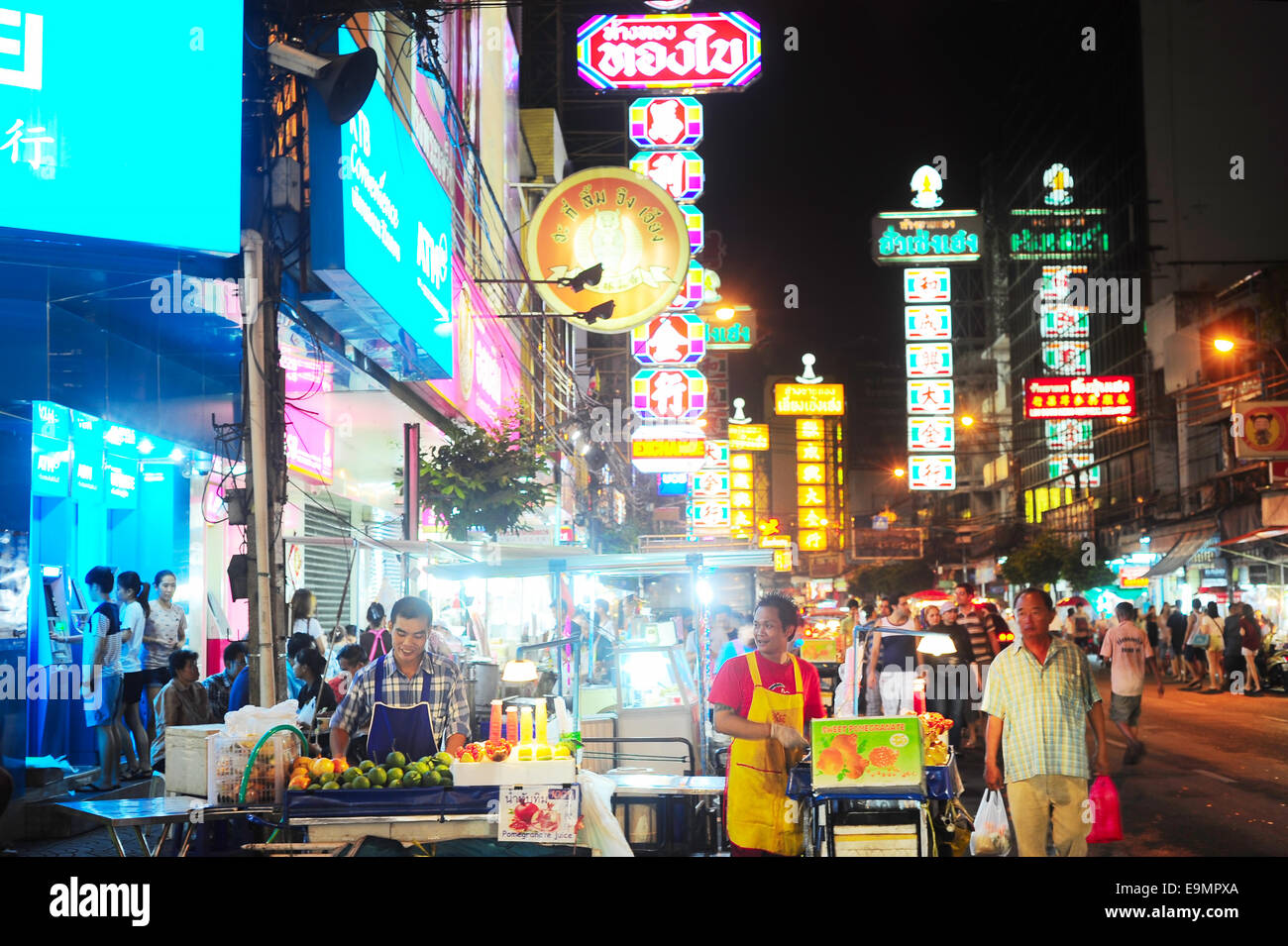 Yaowarat road bangkok hi-res stock photography and images - Alamy