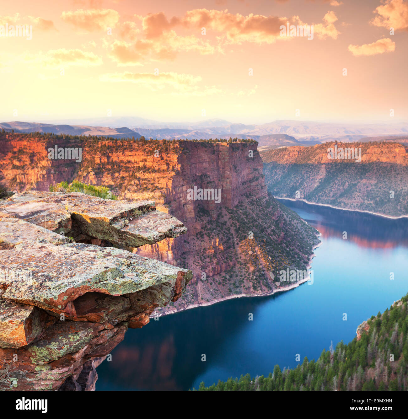 Flaming gorge lake hi-res stock photography and images - Alamy