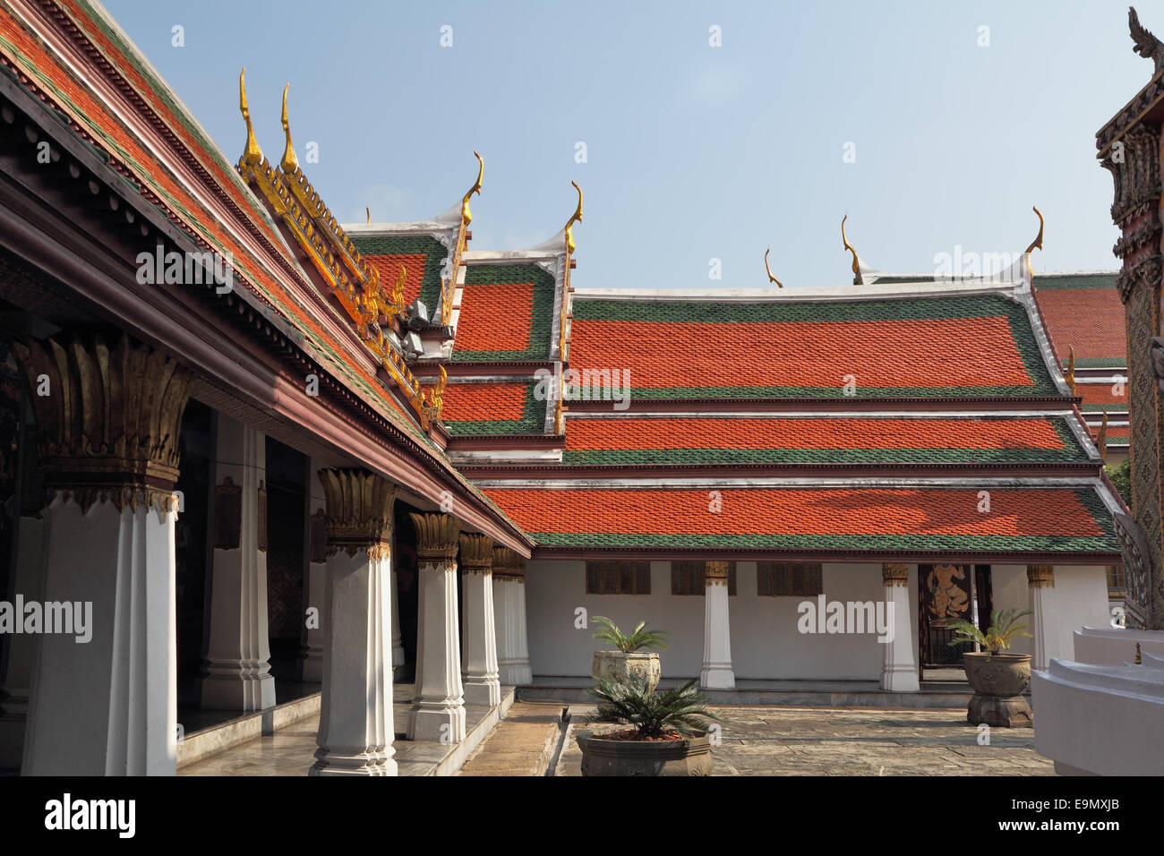 Palace yard hi-res stock photography and images - Alamy