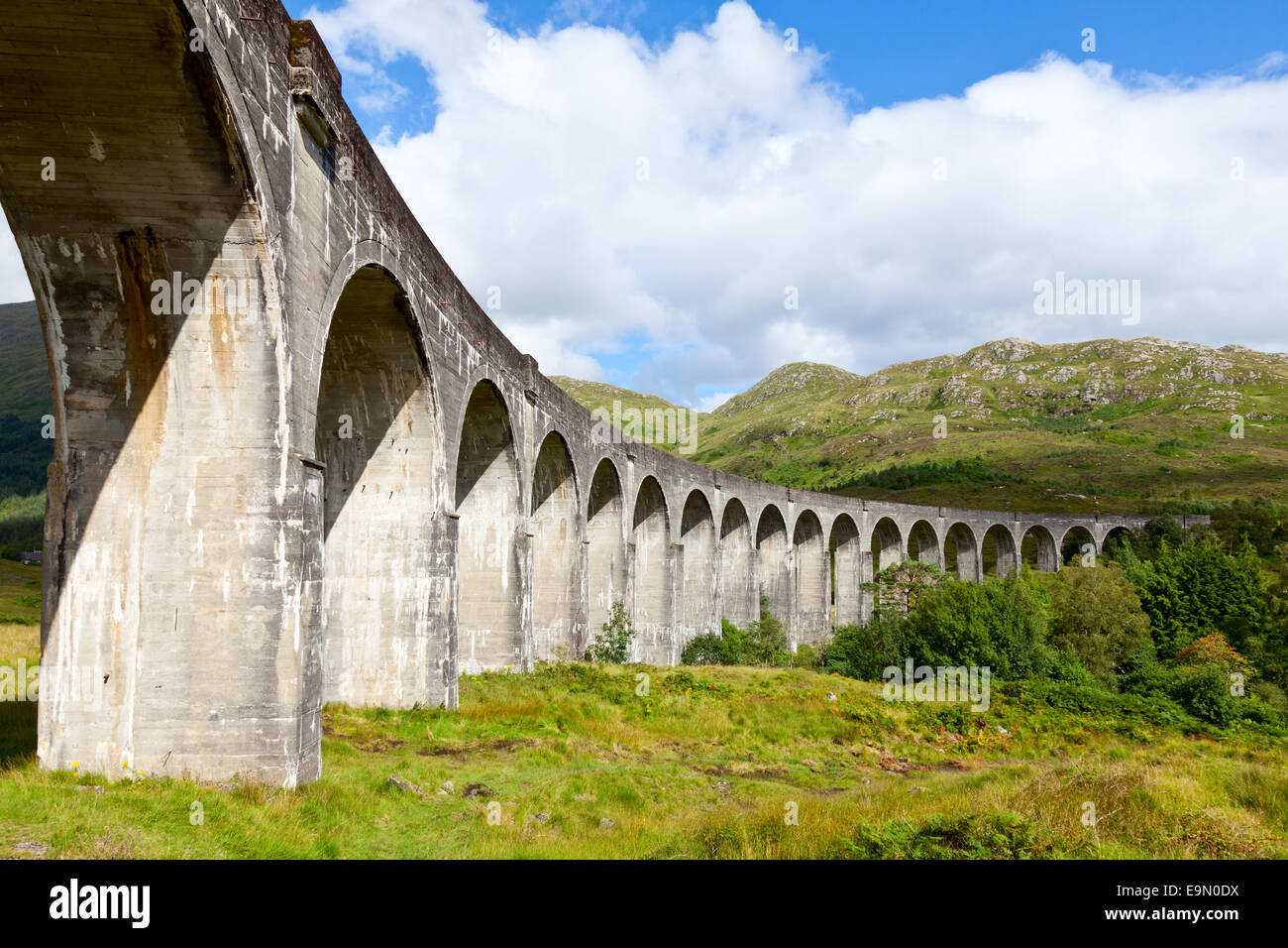 Glenfinnan Railway Viaduct on the West Highland Line in Glenfinnan ...