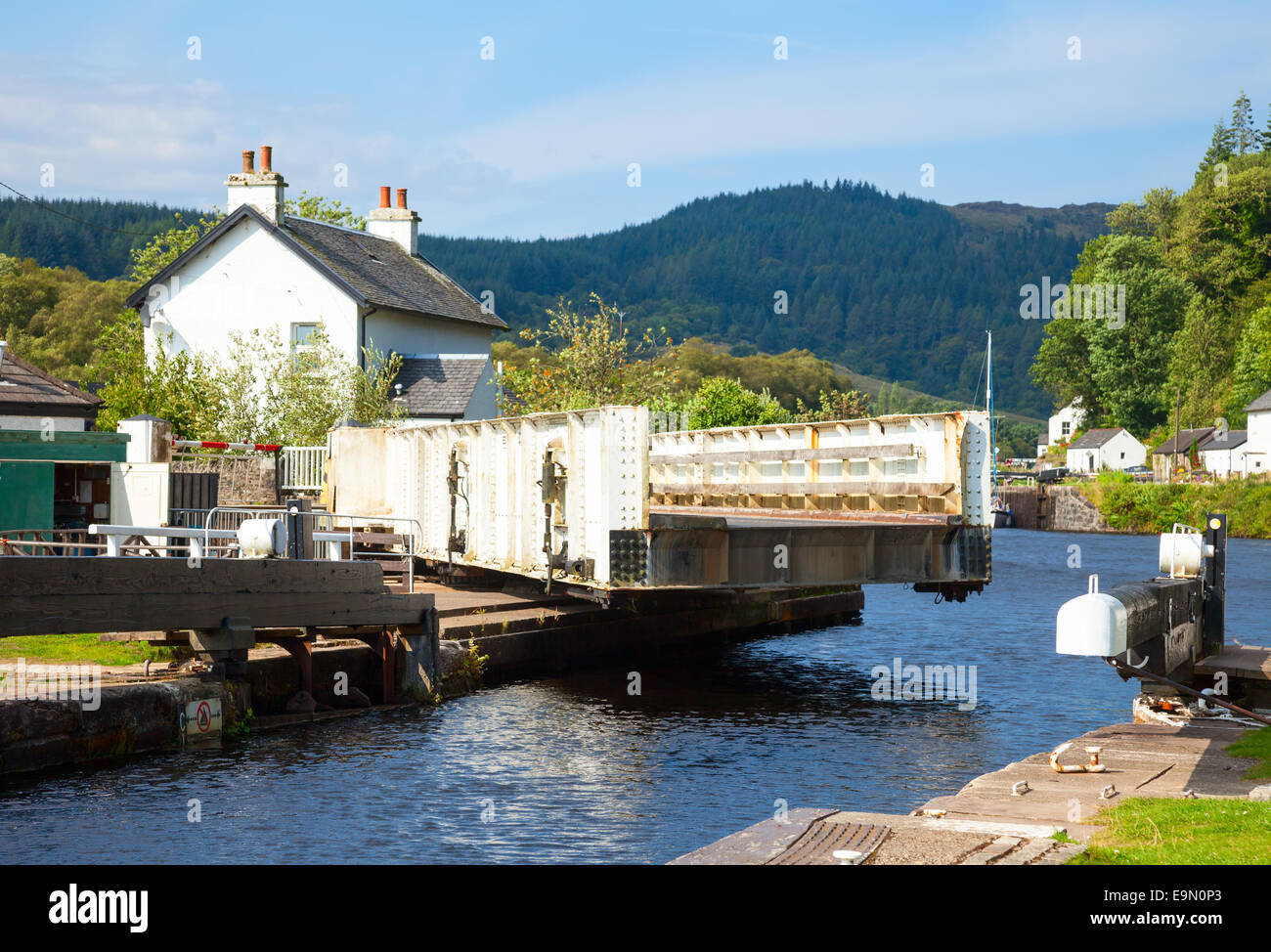 Crinan canal crinan swing bridge hi-res stock photography and images ...