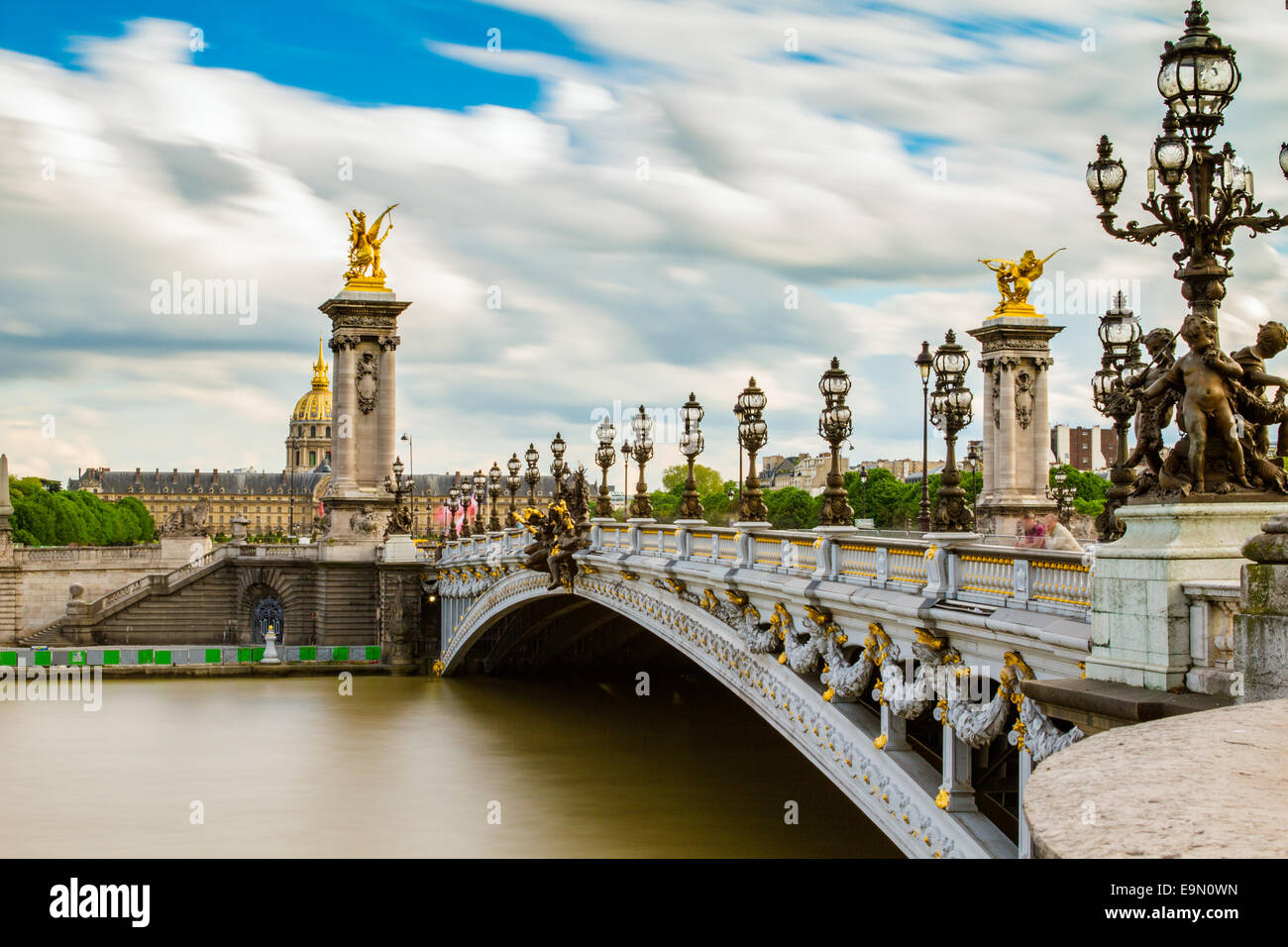 Paris art bridge hi-res stock photography and images - Alamy