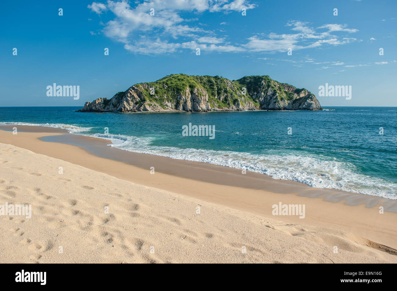 Cacaluta beach in Huatulko, Oaxaca, Mexico Stock Photo - Alamy