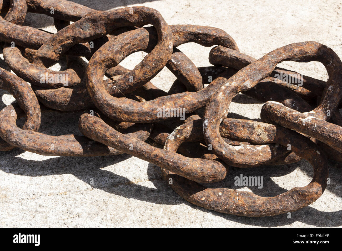 rusty iron chain Stock Photo - Alamy