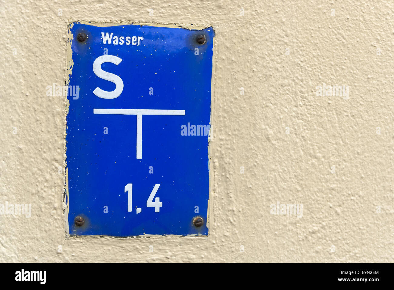 Water hydrant marker hi-res stock photography and images - Alamy