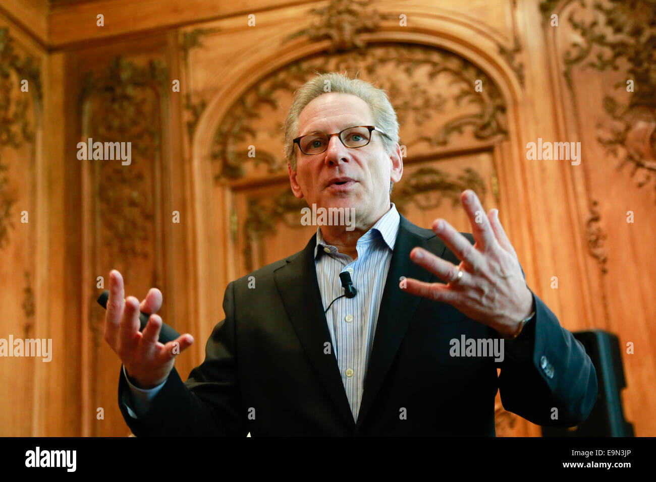 Stuart Friedman speaks at a conference on Total Leadership at the OECD ...