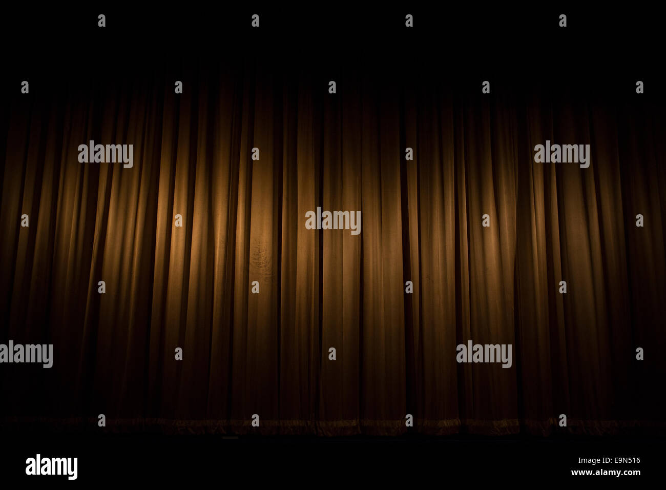 Gold background stage hi-res stock photography and images - Alamy