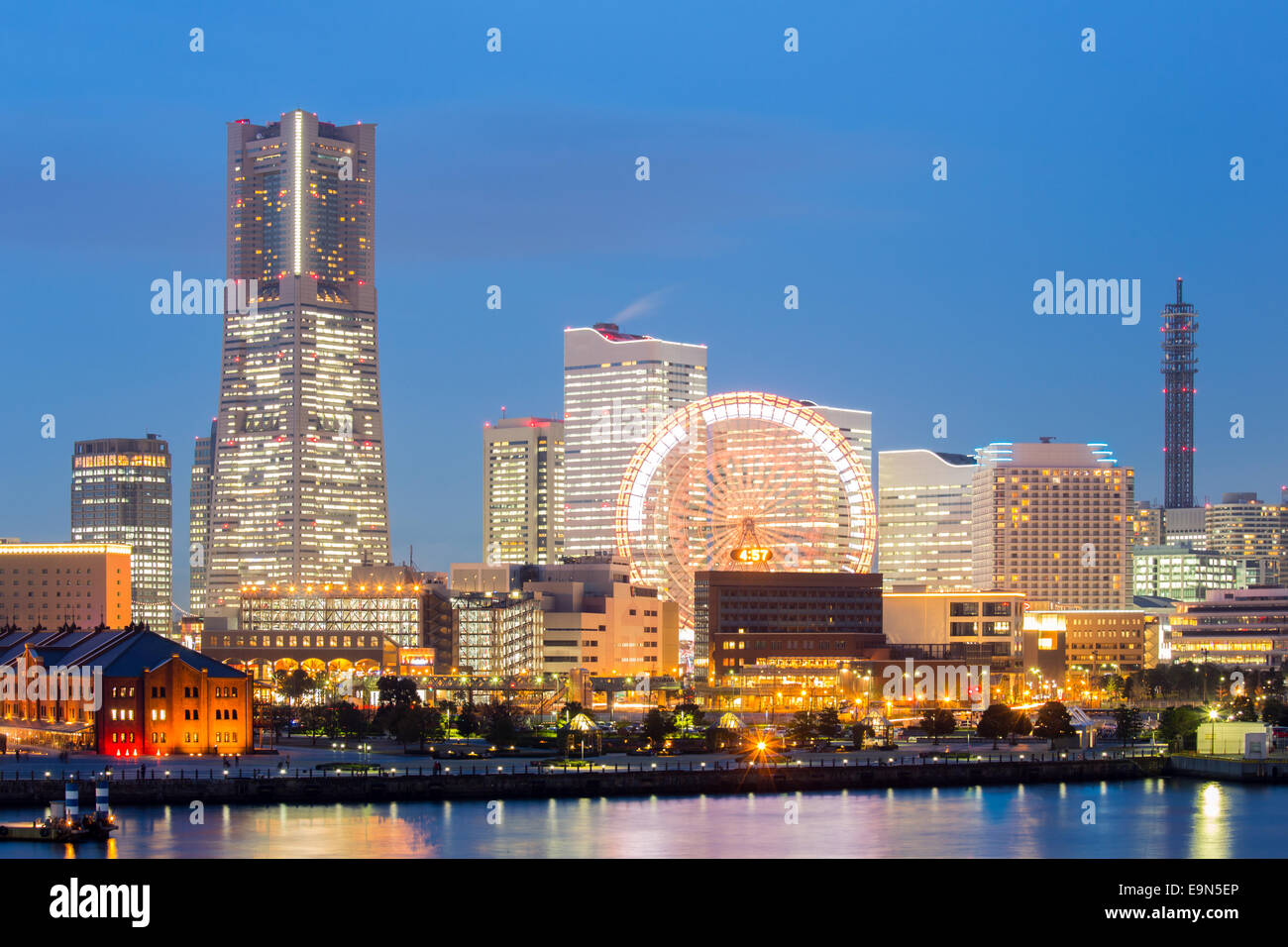 Yokohama skyline dusk japan hi-res stock photography and images - Alamy