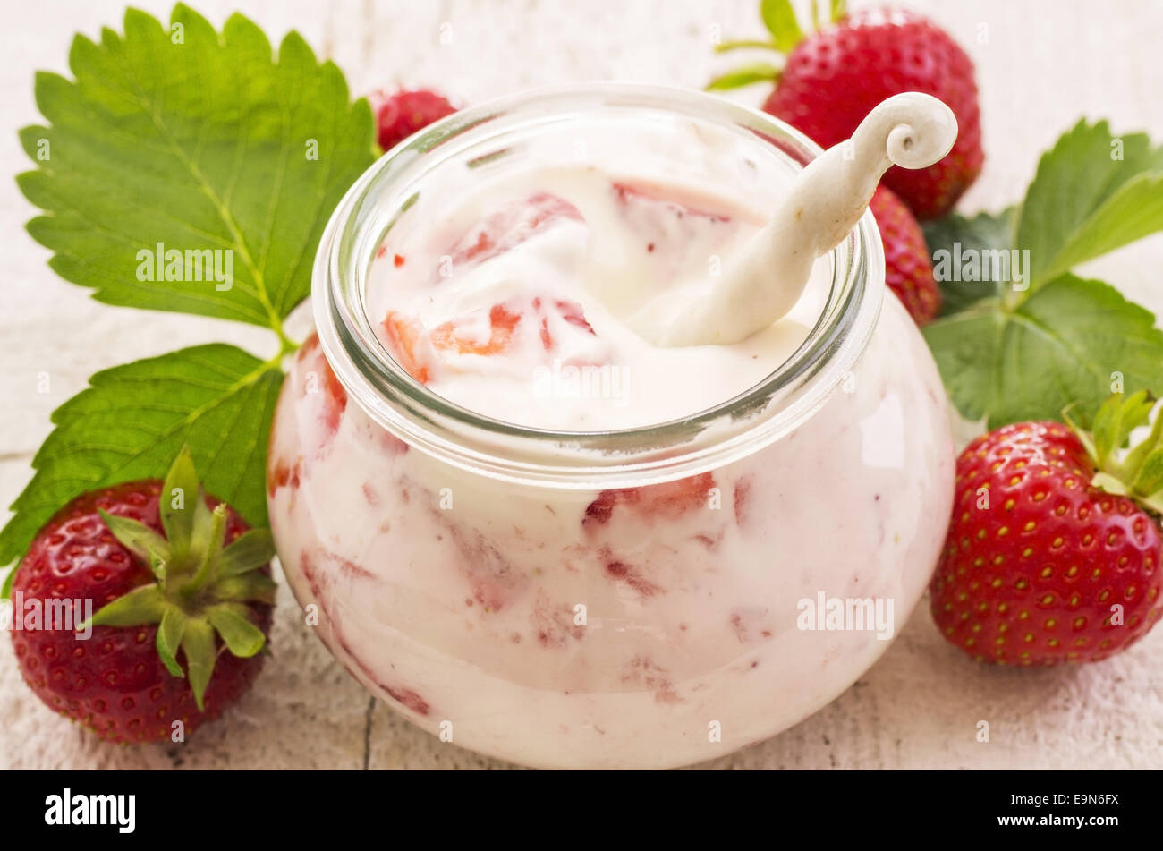 Strawberry yoghurt hi-res stock photography and images - Alamy