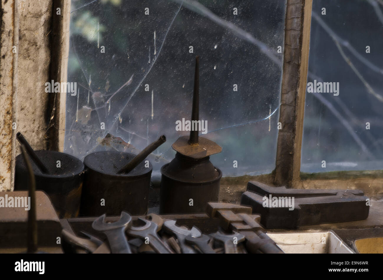 Blacksmith tools in forge hi-res stock photography and images - Alamy