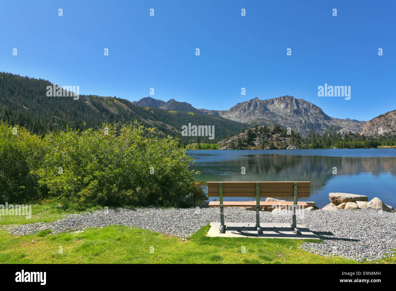Empty lake hi-res stock photography and images - Alamy