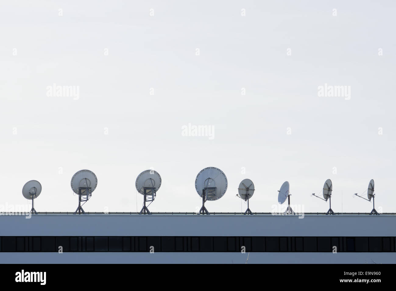 Satellite monitoring station hi-res stock photography and images - Alamy