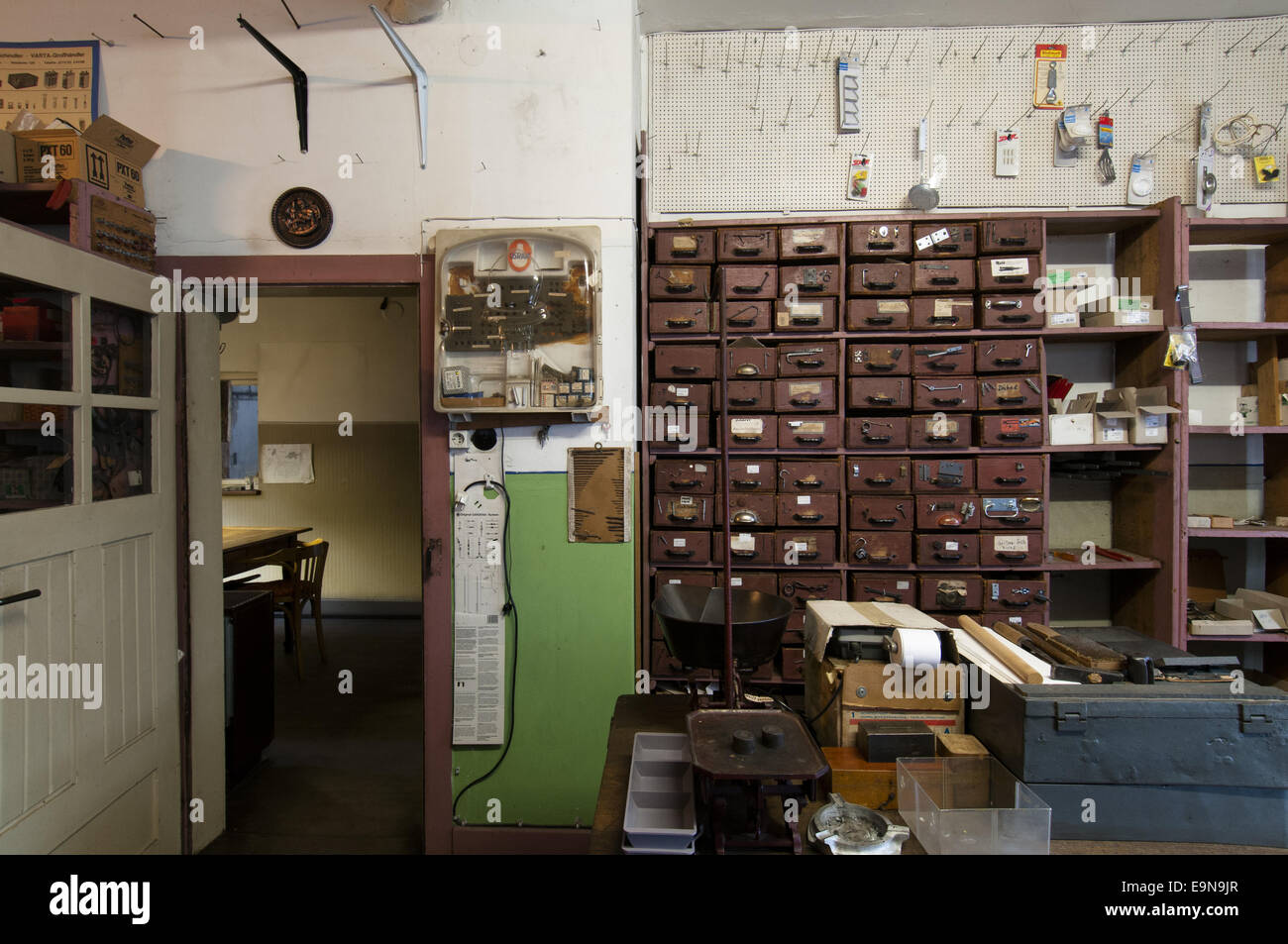 Hardware counter hi-res stock photography and images - Alamy