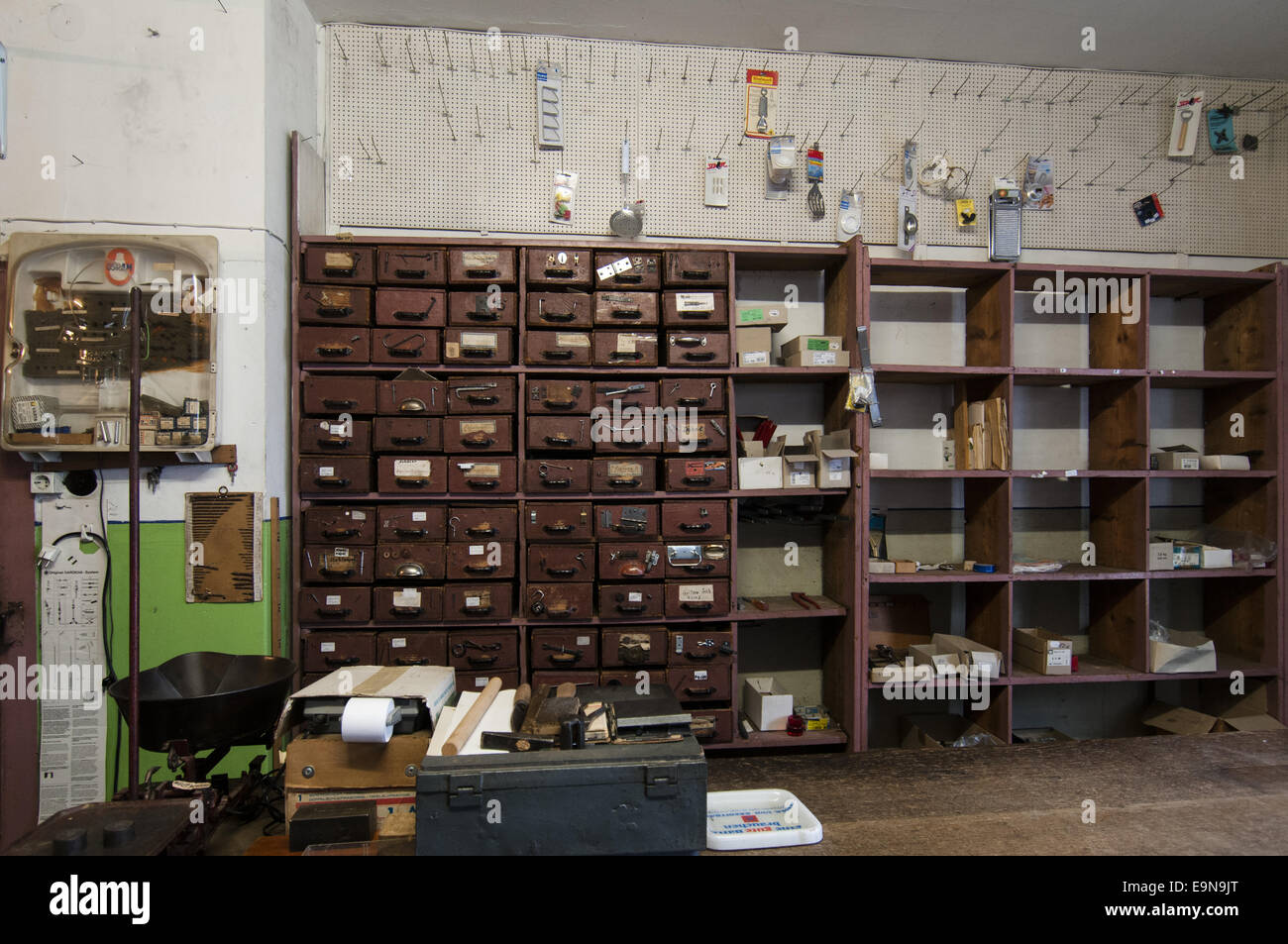 Hardware counter hi-res stock photography and images - Alamy