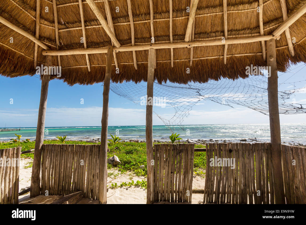 Beach bungalow sea hut palapa hi-res stock photography and images - Alamy