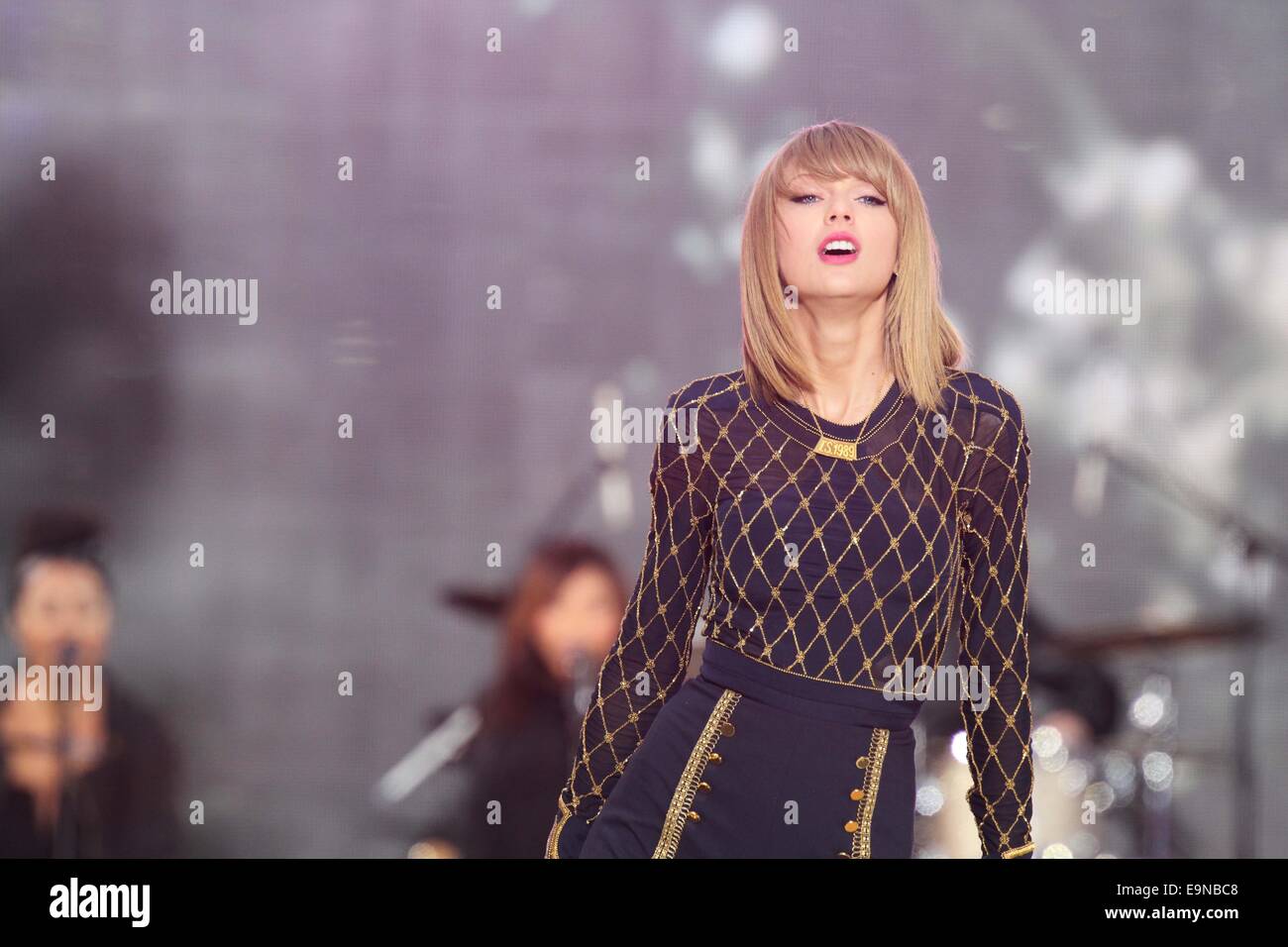 New York, USA. 30th Oct, 2014. Taylor Swift performs in New York City's ...