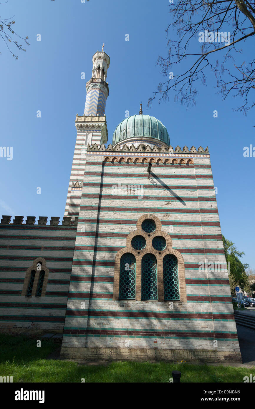 Side of the mosque Stock Photo - Alamy