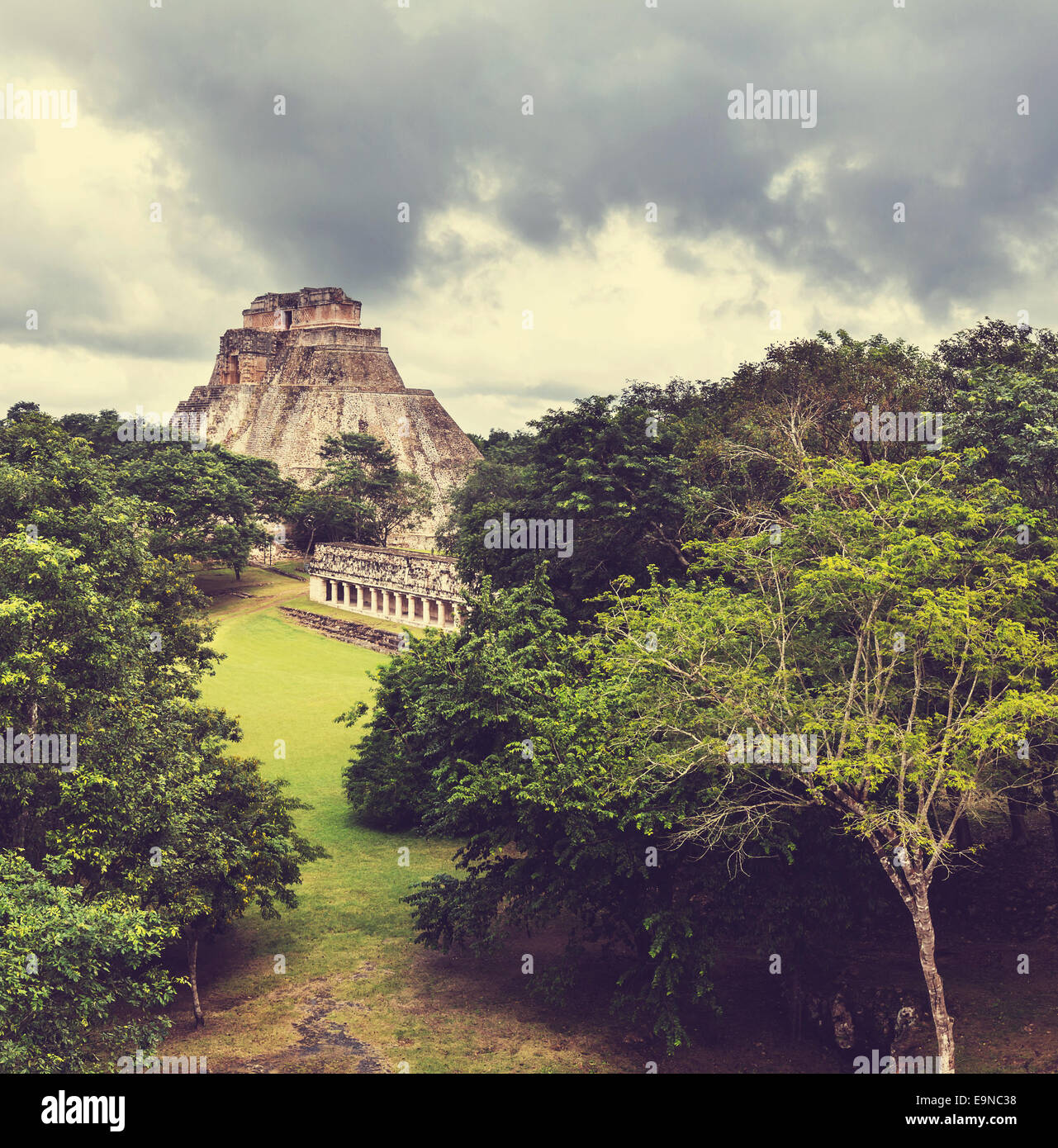 Uxmal arch hi-res stock photography and images - Alamy