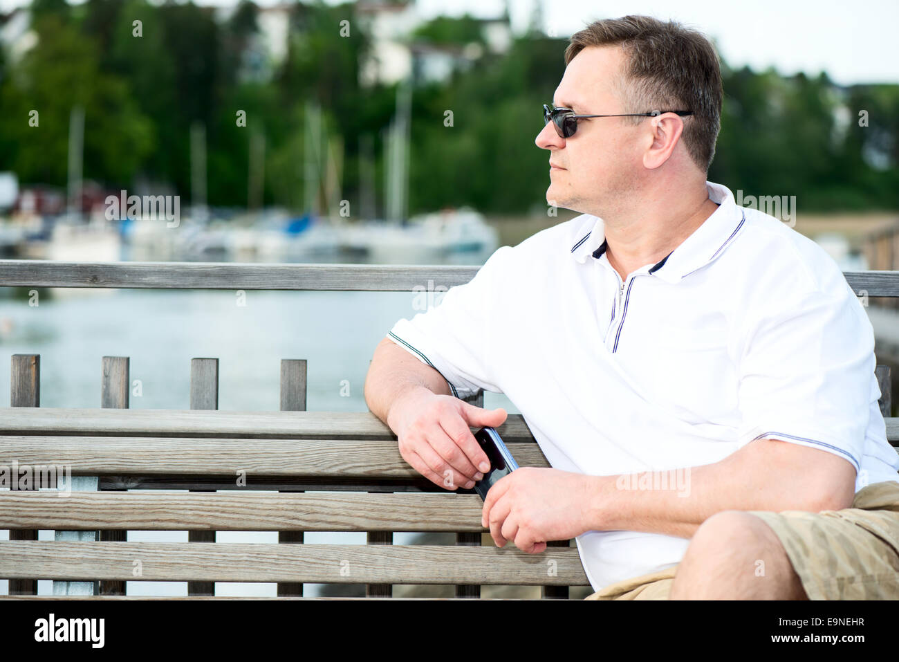 Man sitting on bench and thinking hi-res stock photography and images ...
