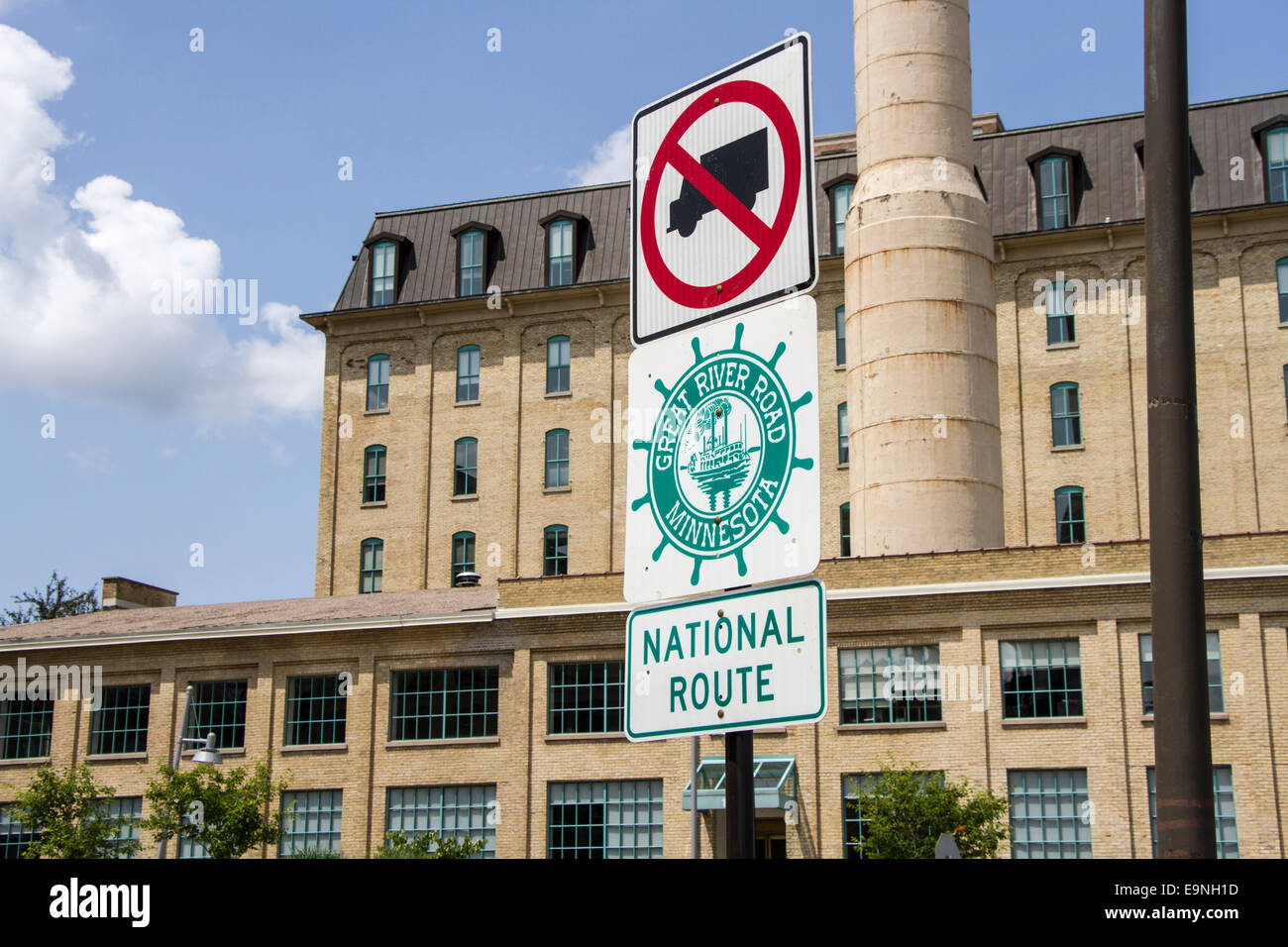 Great River Road Sign, Mill ruins park, Minneapolis, Minnesota, USA ...
