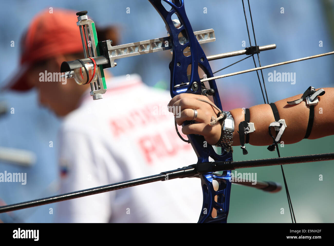 Bow and arrow in the hands of an archer Stock Photo - Alamy
