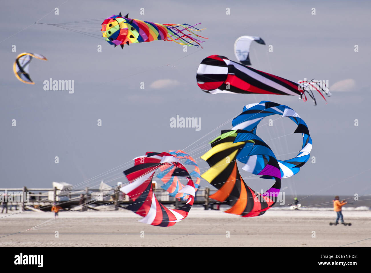 North sea beach kite flying kite flying fun hi-res stock photography ...