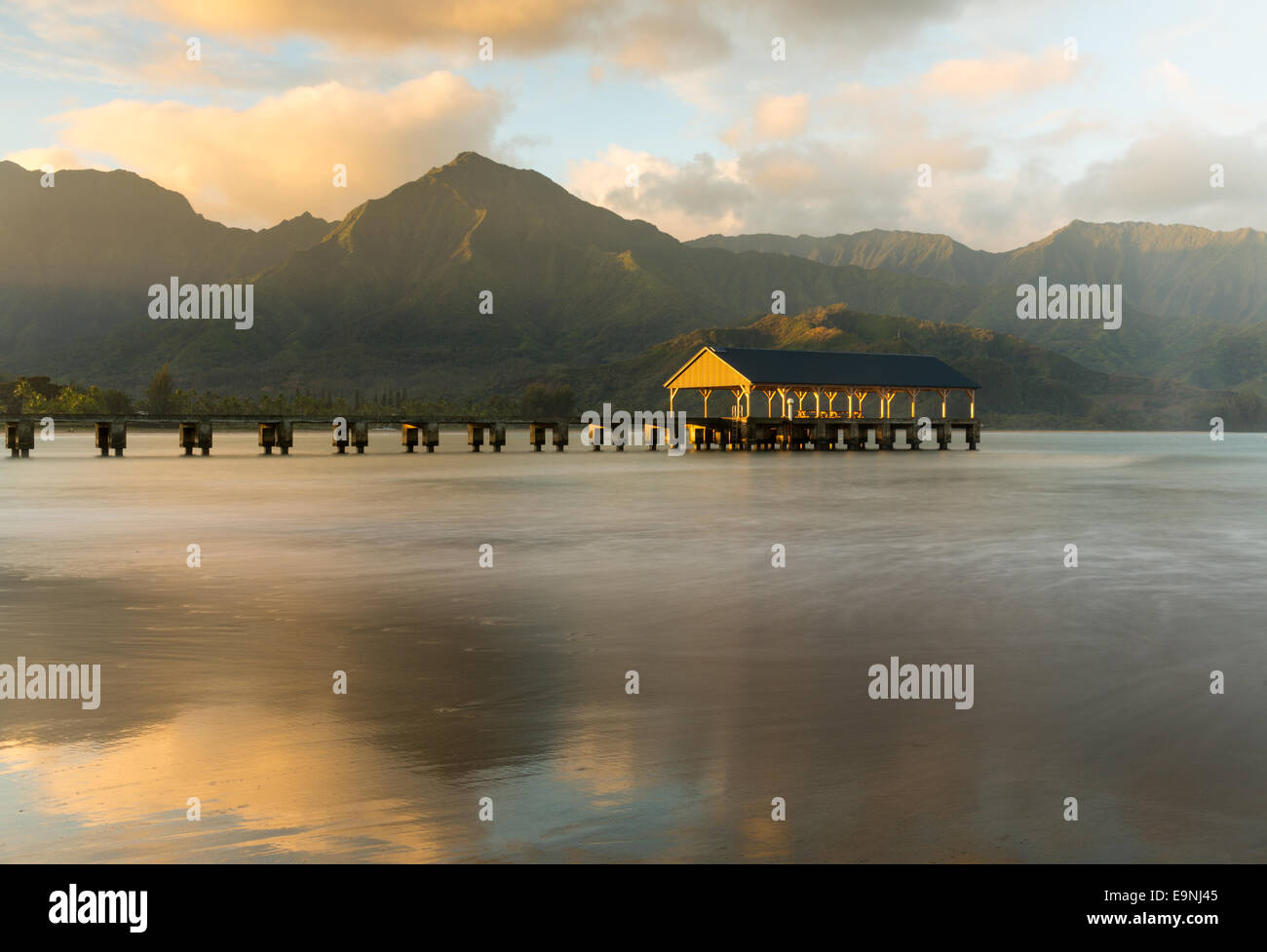 Hanalei bay landscape hi-res stock photography and images - Alamy