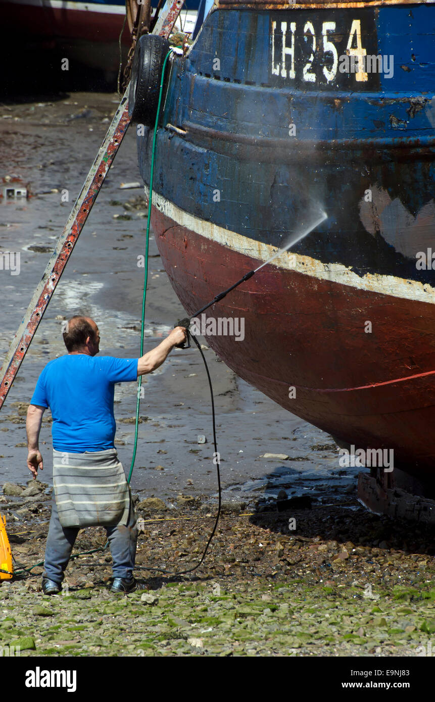 Washing boat hull uk hi-res stock photography and images - Alamy