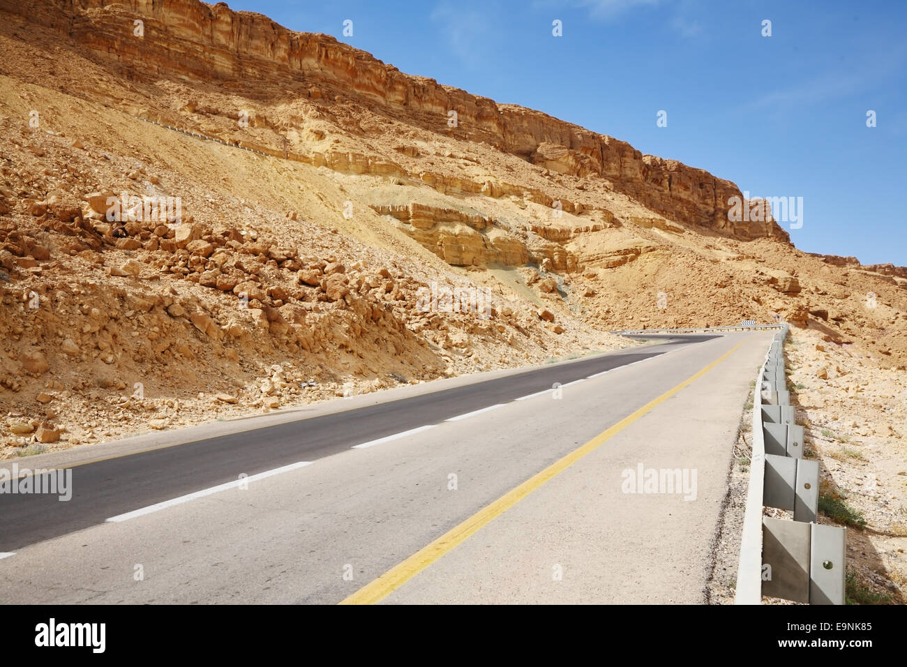 American asphalt highway Stock Photo - Alamy