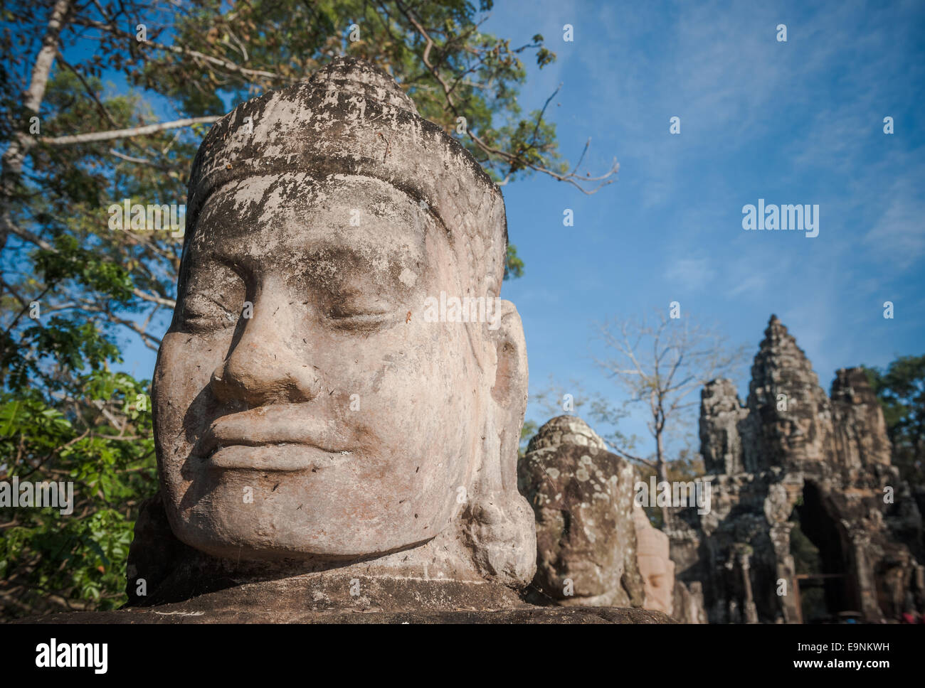 Gate guardian statue hi-res stock photography and images - Alamy