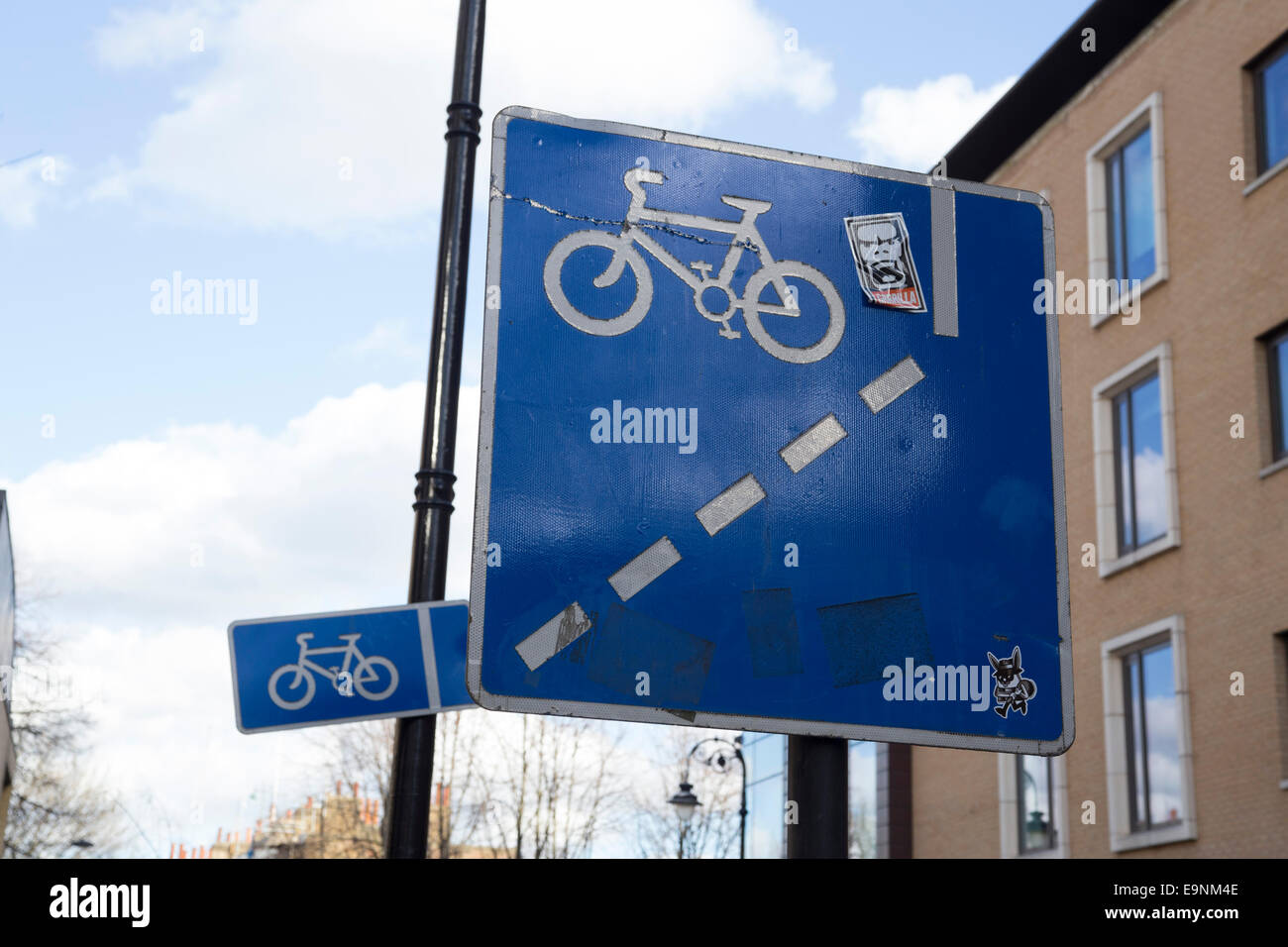 Cycle lane sign hi-res stock photography and images - Alamy