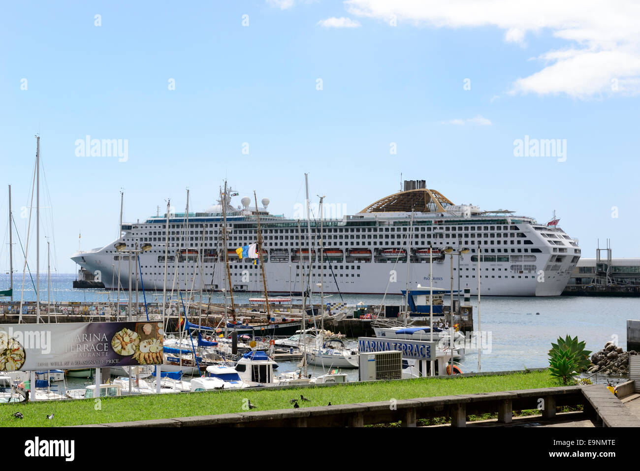 Harbor funchal hi-res stock photography and images - Alamy