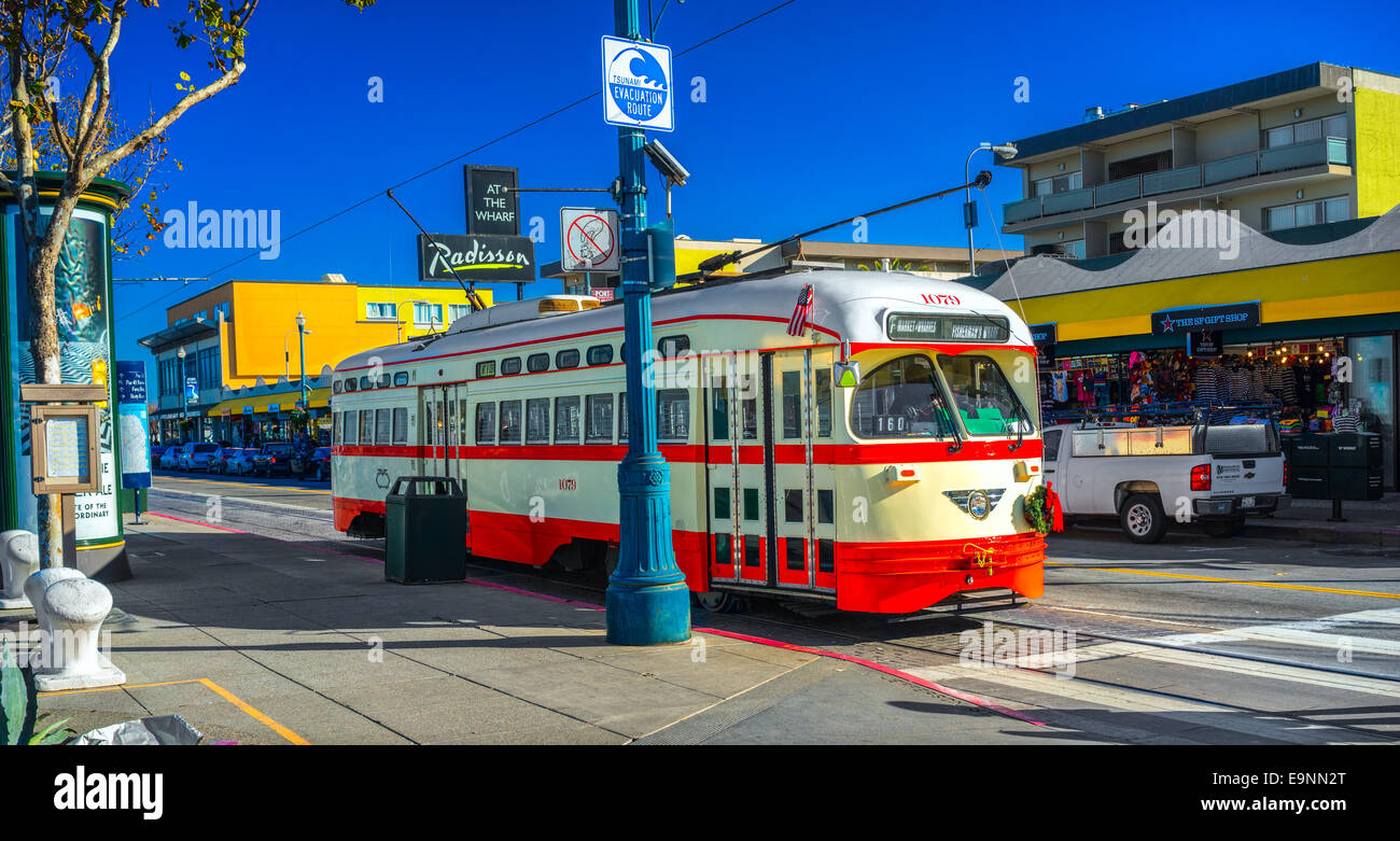SAN FRANCISCO, USA - DECEMBER 16: F Market e Wharves rail line on Dec ...