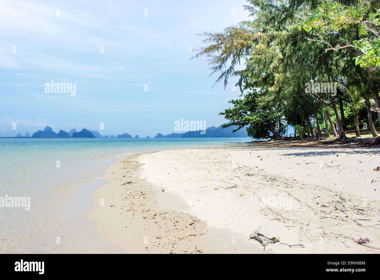 Hills on beach hi-res stock photography and images - Alamy