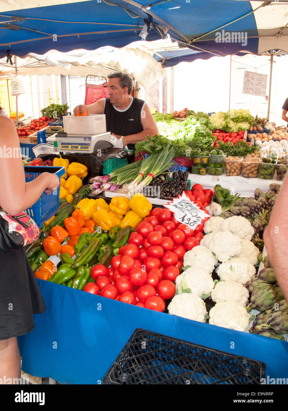 Fruit vegetable market stall hi-res stock photography and images - Alamy